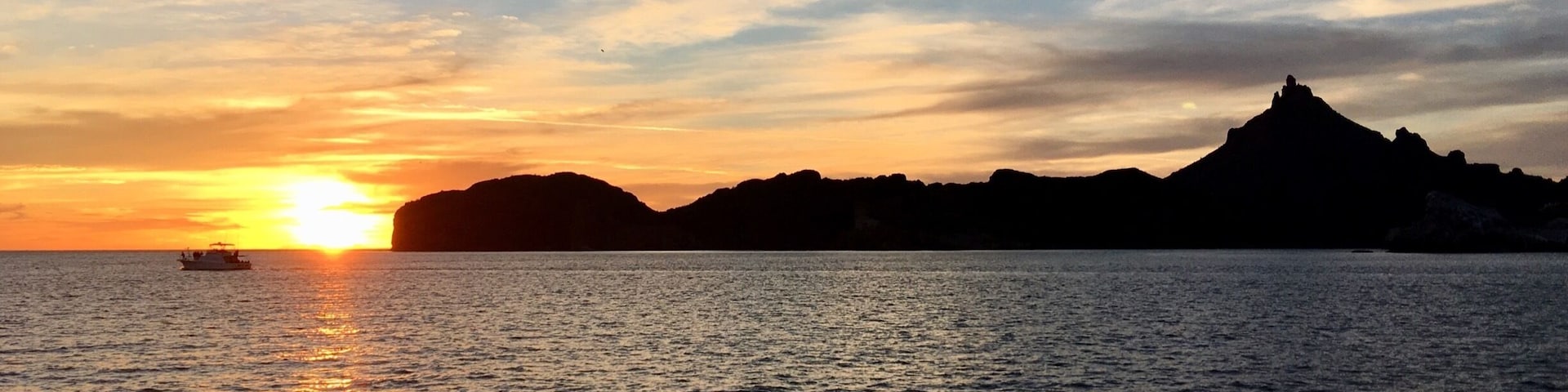 Sunset at Tetakawi in San Carlos, Mexico.
#sunset #Mexico #SeaofCortez #nature
(Feb 2018)