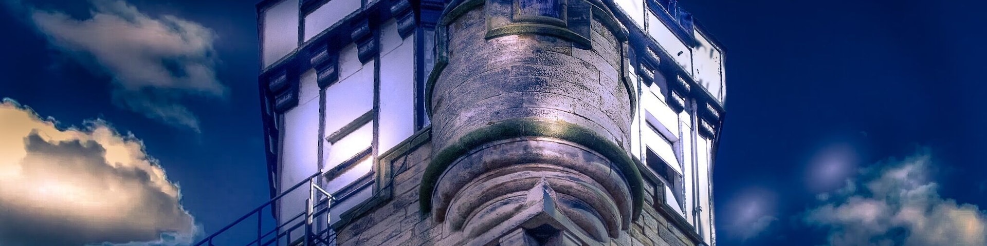 A bit pricey but a cool attraction right next to Edinburgh Castle. Offers a great view once you get to the top.