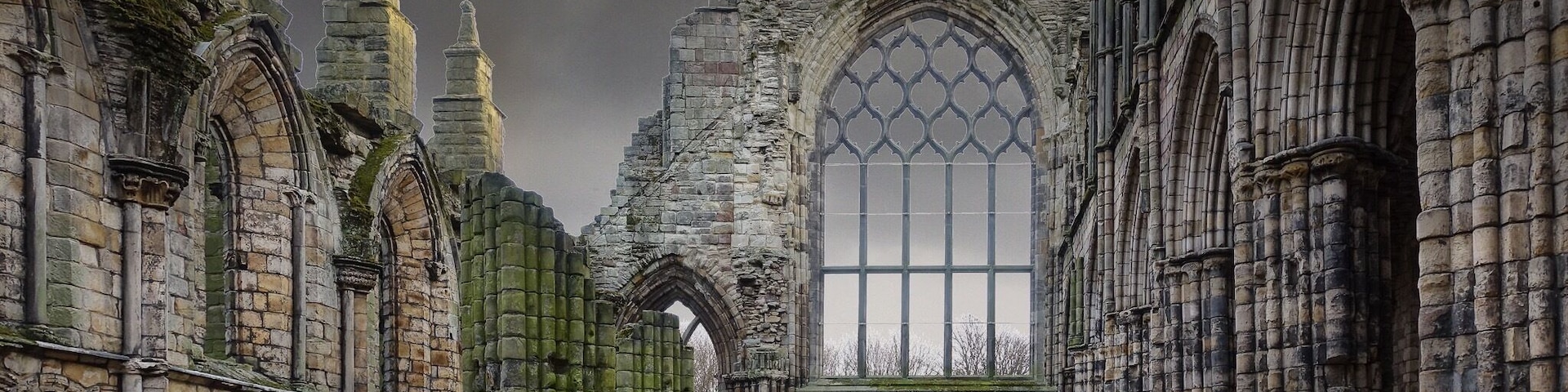 The Abbey was founded in 1128 by King David I. It was used as a Parish church until the 17th century and has been ruined since the 18th century. Well worth a visit if you are in Edinburgh. #InStone