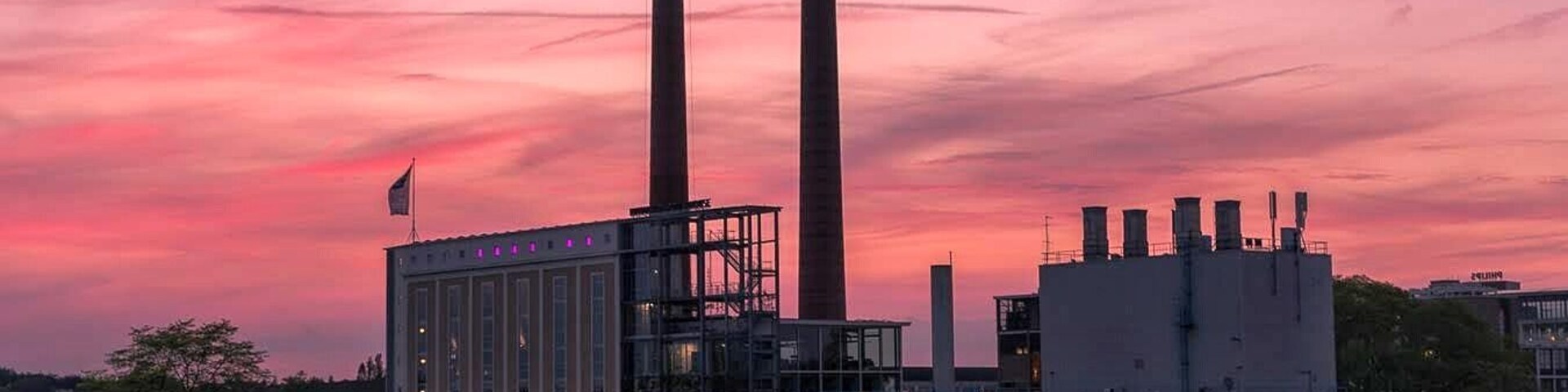 This is Strijp T in Eindhoven. Beautiful old industrial area where you can eat, drink, go out, shop and take wonderful pictures