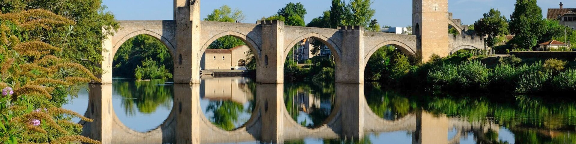 The stunning Pont Valentré in the early morning light. Such a beautiful structure in Cahors.
The town has many lovely building to explore.