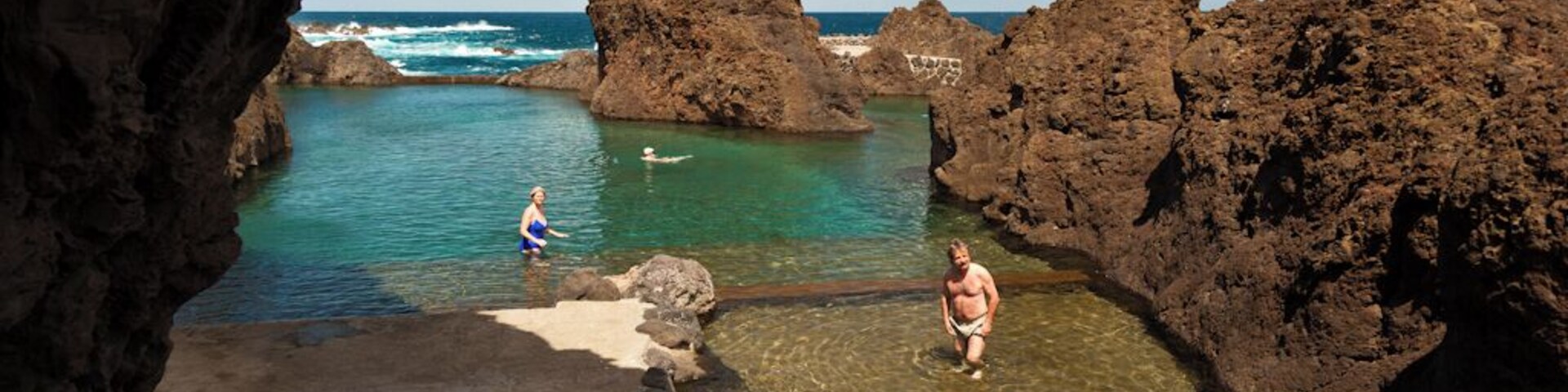 Ilha da Madeira: Piscinas naturais em Porto Muniz
http://www.phototravel360.com/porto-moniz-e-suas-piscinas-naturais-ilha-da-madeira/