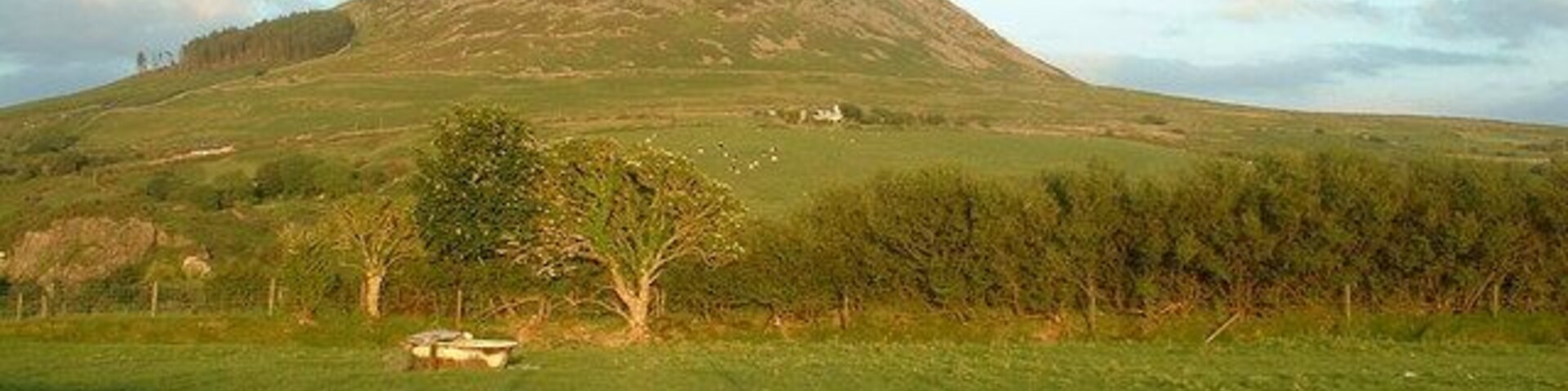 Farmland at Dinas. Looking south east, towards Carn Fadryn.