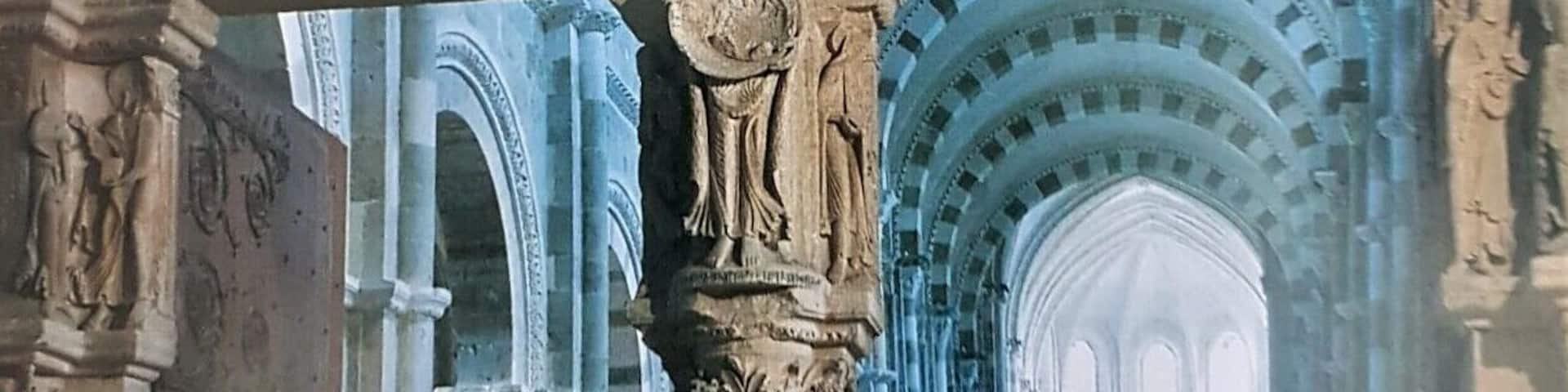 The famous tympanum of the basilica dates back to the 12th century. It represents the origins of the Church, with Christ who blesses the apostles and instructs them to convert the nations. (The basilica is Unesco World Heritage). #Culture #LocalSecrets #Trovember #History