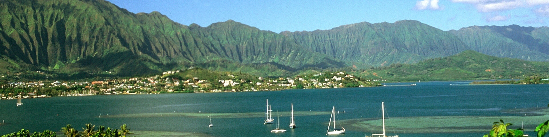 Kaneohe que inclui paisagem, vela e paisagens litorâneas