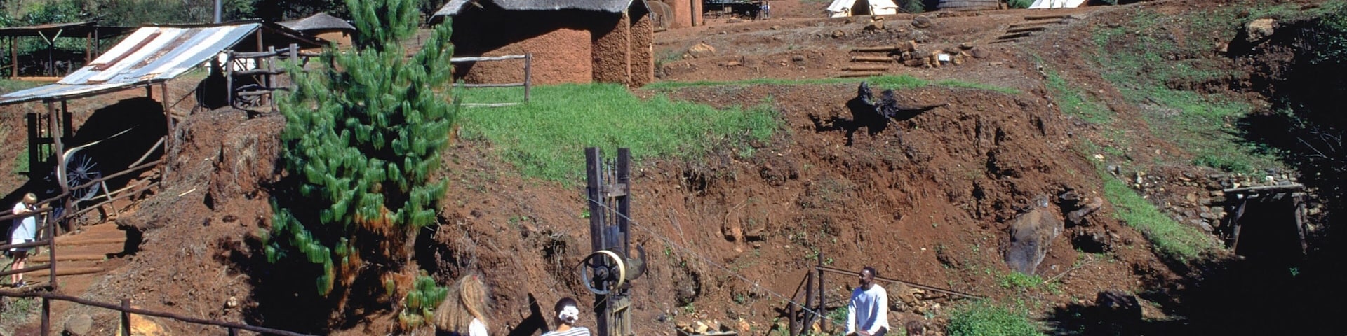 Pilgrims Rest caracterizando uma cidade pequena ou vila e fazenda assim como um pequeno grupo de pessoas