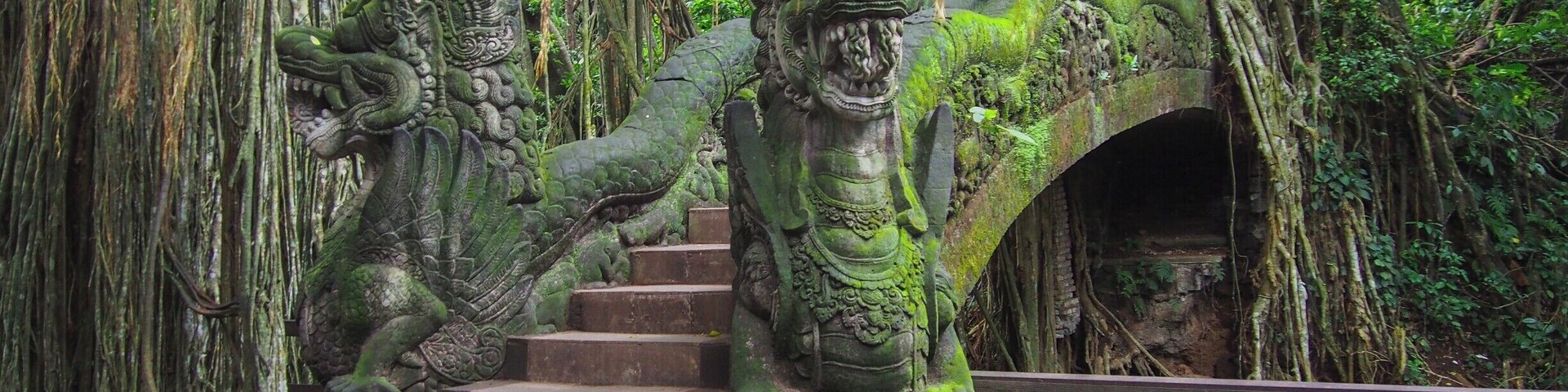 I felt like I was on a set of Indiana Jones-movie in Monkey Forest Ubud. These old ruins are actually a part of an ancient hindu temple dating back to the 14th century. This is monkeys kingdom now.