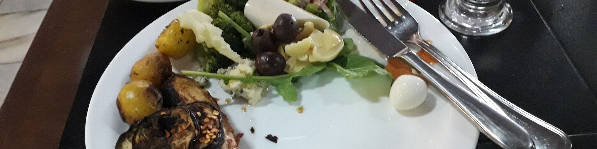 I was privileged to visit this all-you-can-eat/self-service restaurant. With the green/red card you allow the waiters to bring the delicious juicy steak at your table as much as you like. Don't hesitate to gry the chickenhearts and if you like do ask for the pork..!