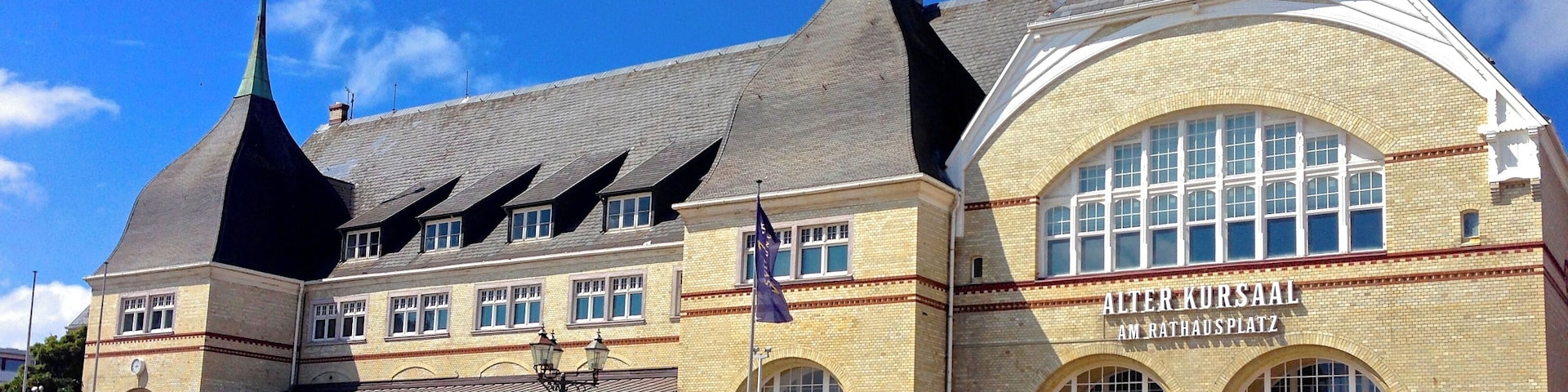 Alter Kursaal und Rathaus von Westerland Insel Sylt