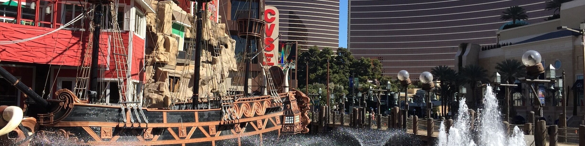 Treasure island fountains