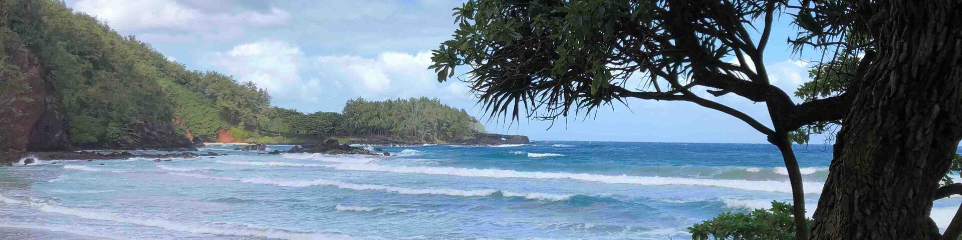 One of my most beautiful shots of our trip to #Hana. Love this beach! (But don’t swim there - strong currents!) #Maui #Hawaii