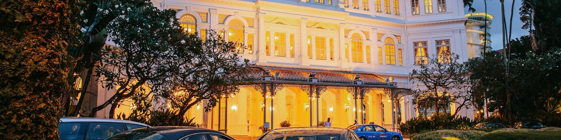 Singapore showing a hotel, heritage architecture and night scenes