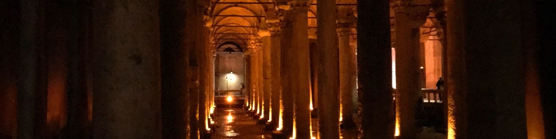 Magical and magnificent building that lies beneath the city is Istanbul. Yerebatan Sarayi, or “the Sunken Palace” in Turkish.
#Turkey #Constantinople #Istanbul #Neverstopexploring #Waterandfire #Architecture