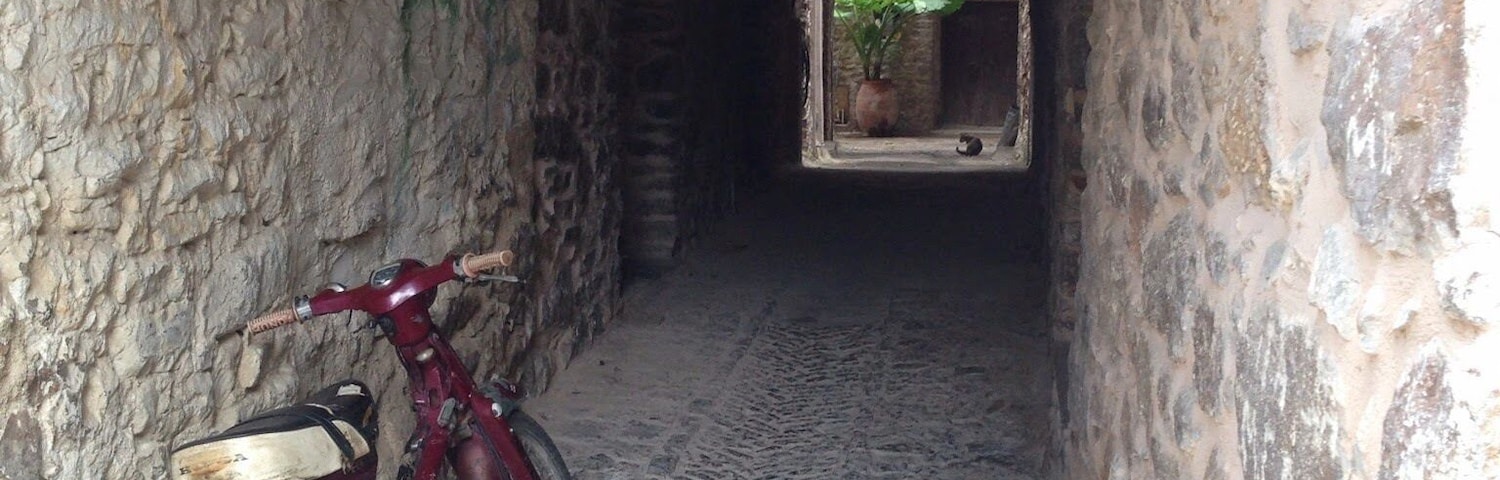 OLD MOTOBIKE IN MESTA