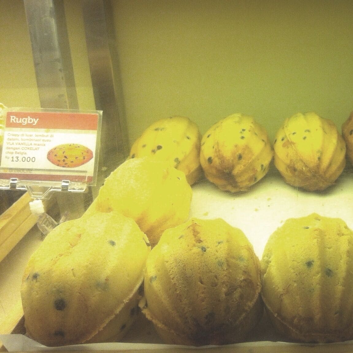 Chocolate chip bread with the shape of a rugby ball and called "Rugby".