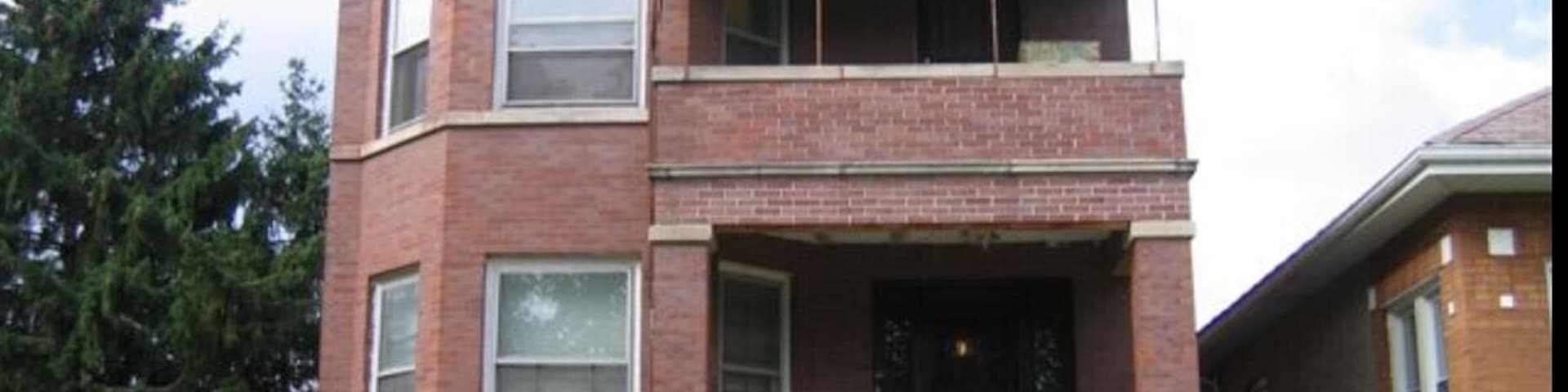 Al Capone's old Prairie avenue home before and today, 7244 South Prairie Avenue.
Built by it's original owners in 1914 at a cost of $5,000. With their roots still in New York , Al Capone and family began to move into the place on August 8, 1923. The ownership was under Mae and Theresa Capone. Frank Capone's funeral was held here. Theresa Capone passed away in this house in 1952.
On November 26,1947, the ownership was transferred to Mafalda Maritote. (Al's sister).  After Theresa's death, she sold the house on January 15,1953, to a William B. Petty. It has changed hands since then and is currently for sale.