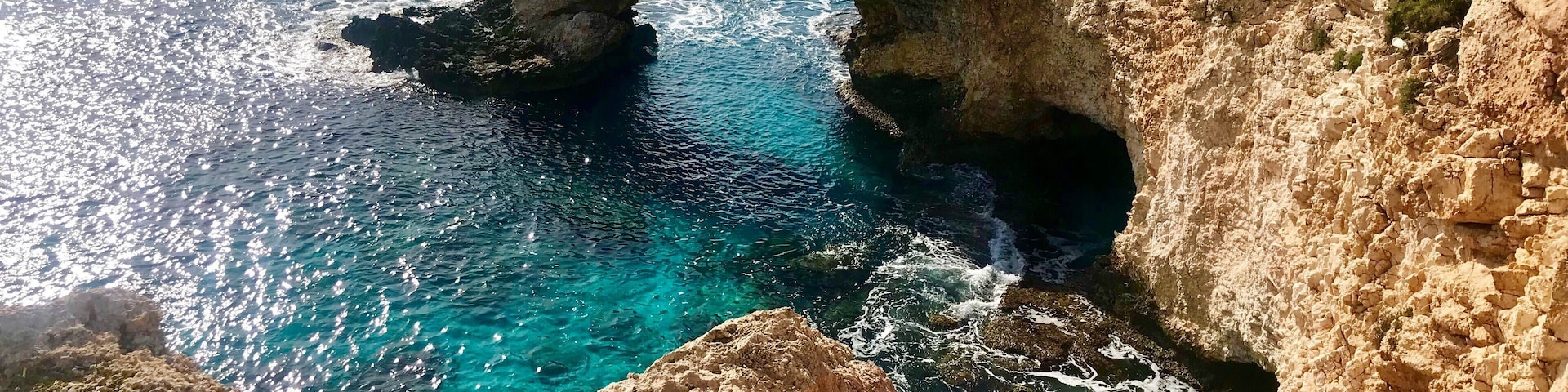 and the famous spot - Love Bridge with its spectacular rock and clear waters. While driving trough I noticed this rock and then found out its one of great landmarks in Cyprus. Worth visit :)
#Cyprus
#LoveBridge
#LifeAtExpedia