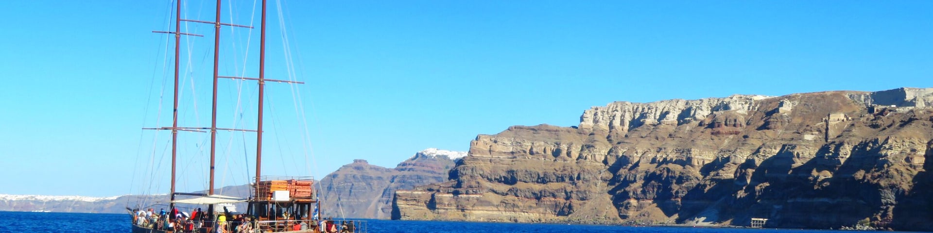 Athinios port santorini