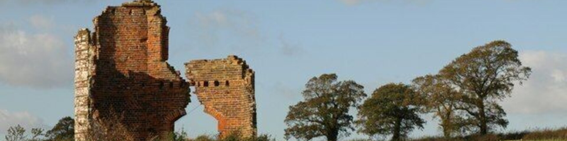 Folly, Ditcheat Hill This brick folly is on the line of footpath SM 6/32 which climbs the hill northwest of the village. More information needed!