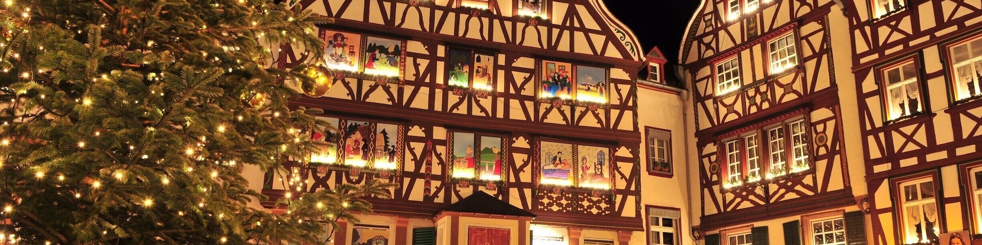 Late in the evening, nobody passing by. Just perfect.