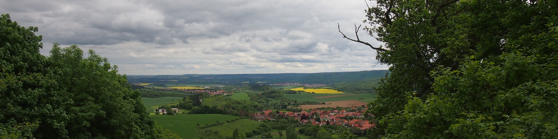 Aussicht von der Luisenburg auf Cattenstedt. Links hinten Timmenrode, Mitte Hinten Wienrode