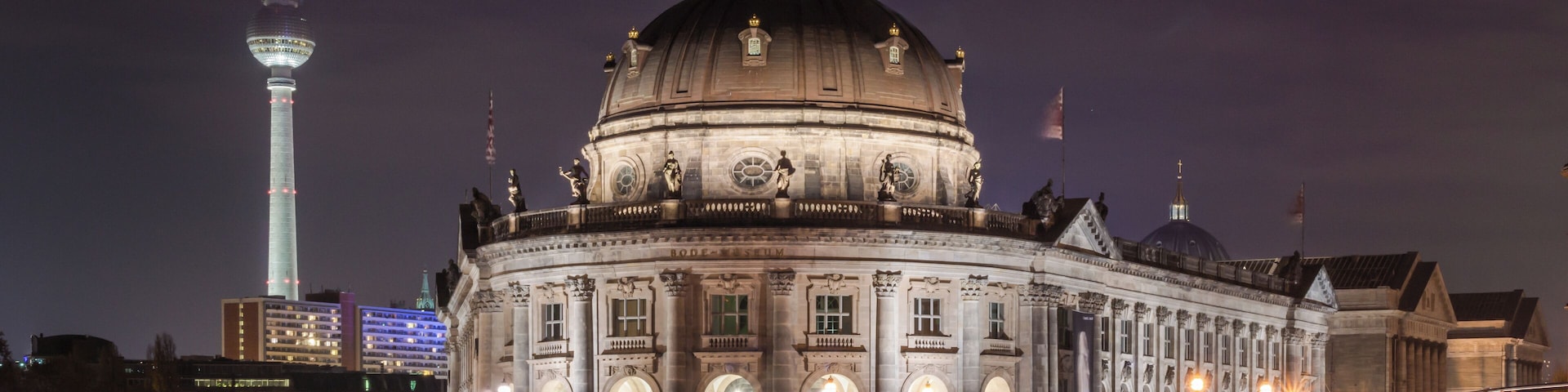 This is a photograph of an architectural monument. It is on the list of cultural monuments of Berlin, no. 09030055