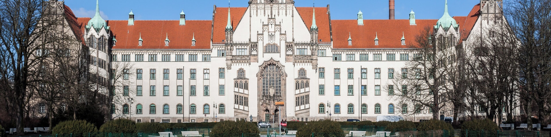 The local court of Wedding (Berlin) was built in 1901-1906, designed by Rudolf Mönnich and Paul Thoemer in neo-gothic style.