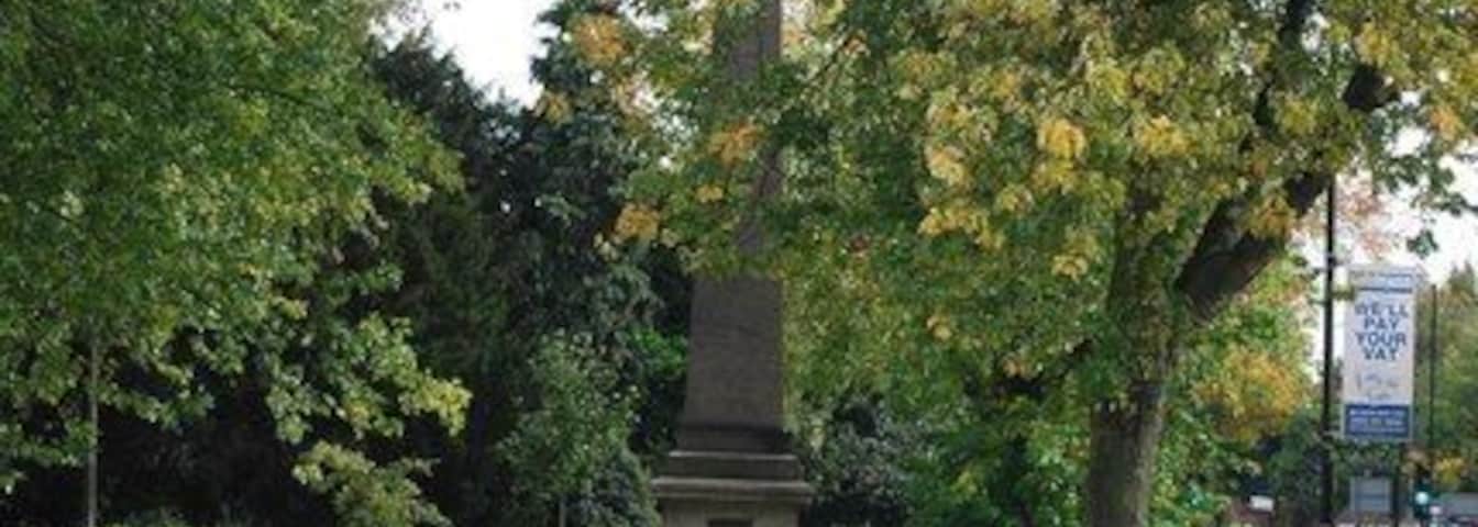 Obelisk, Bounds Green Rd
