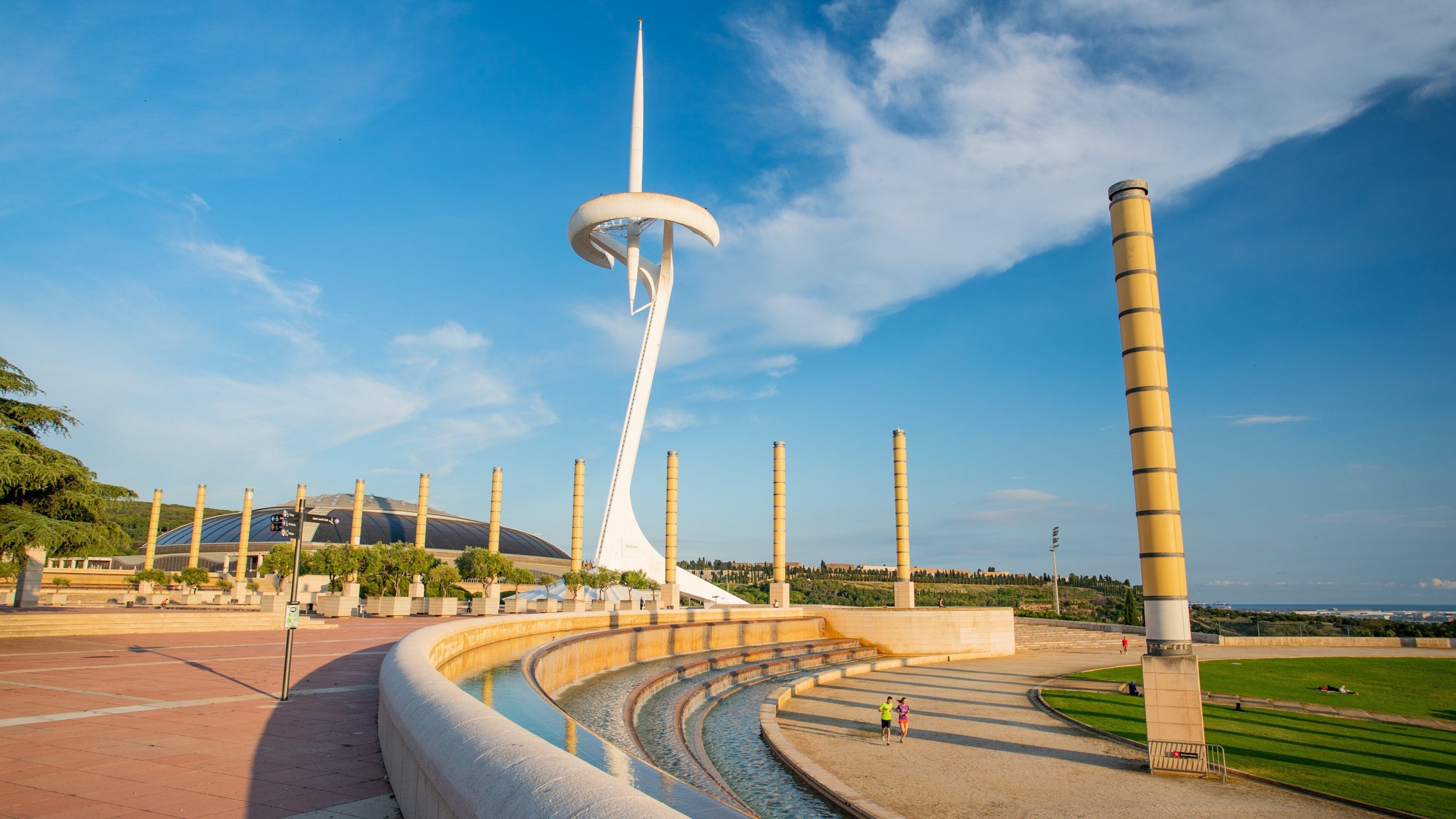 Sants-Montjuic showing outdoor art and a garden