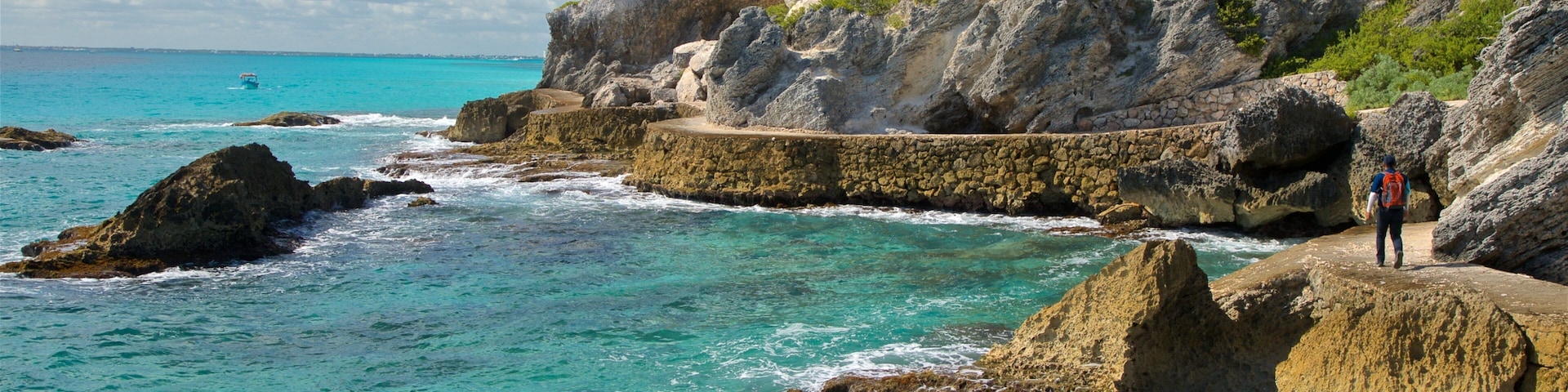 Isla Mujeres caracterizando litoral acidentado e paisagens litorâneas