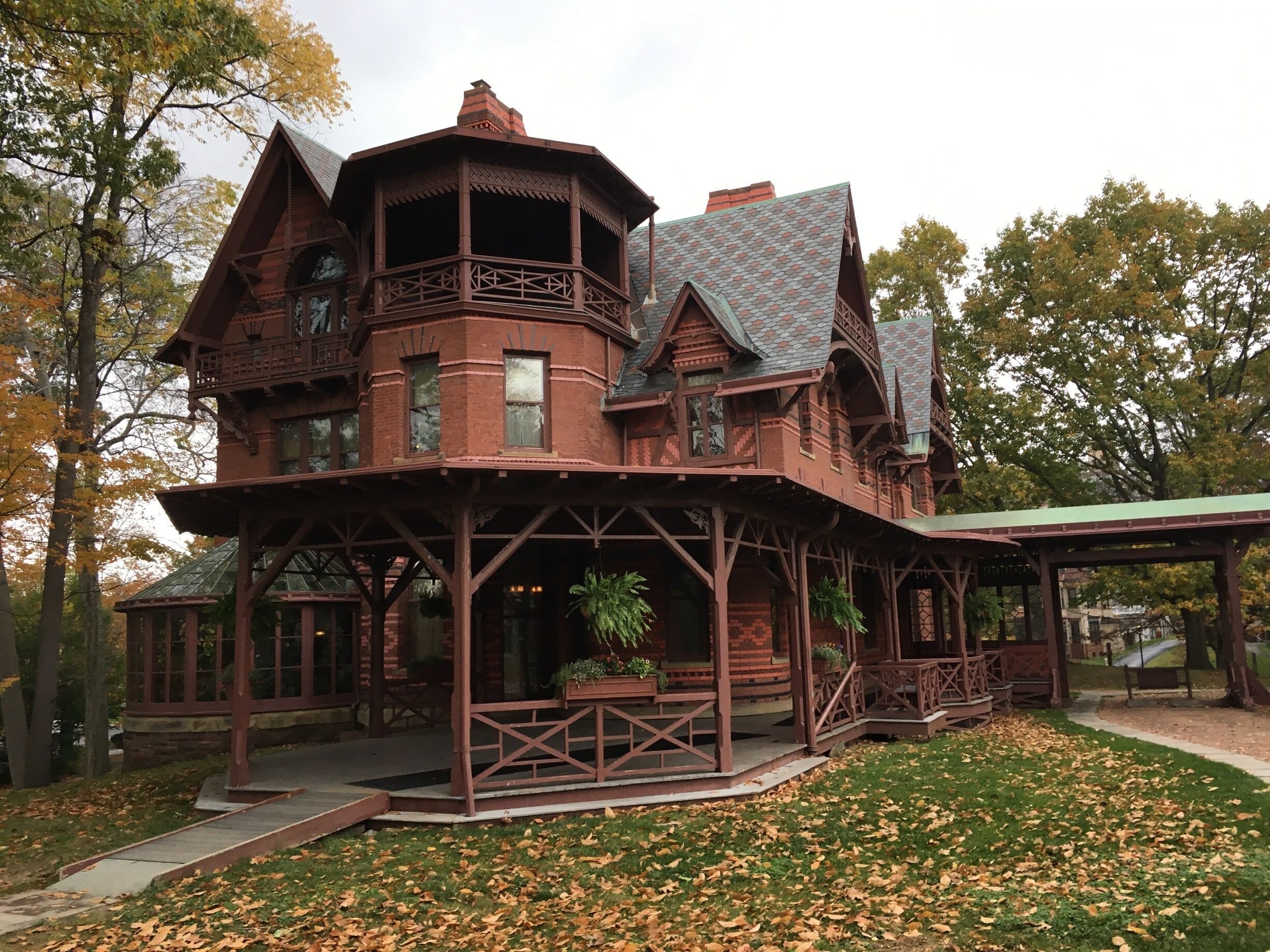 Had a wonderful visit at the Mark Twain House and Museum in Hartford, Connecticut.
It is the only private residence decorating Louis Comfort Tiffany. Twain wrote Tom Sawyer and Huckleberry Finn in upstairs Billiard Room. Twain's writings captivated the American public attention for several decades and his writings are great representation of issues in America in post Civil War to early 20th century.