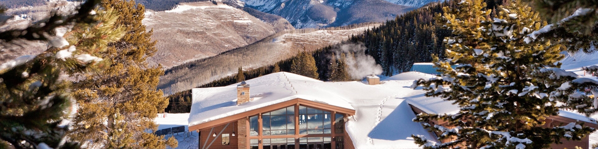 Vail - Beaver Creek que inclui neve, um hotel de luxo ou resort e montanhas