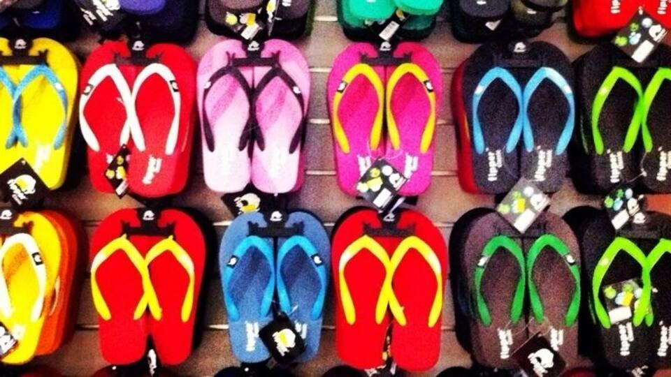 Comfortable & Coloruful flip-flops for men and women. Choose your colour and step into the sun :)