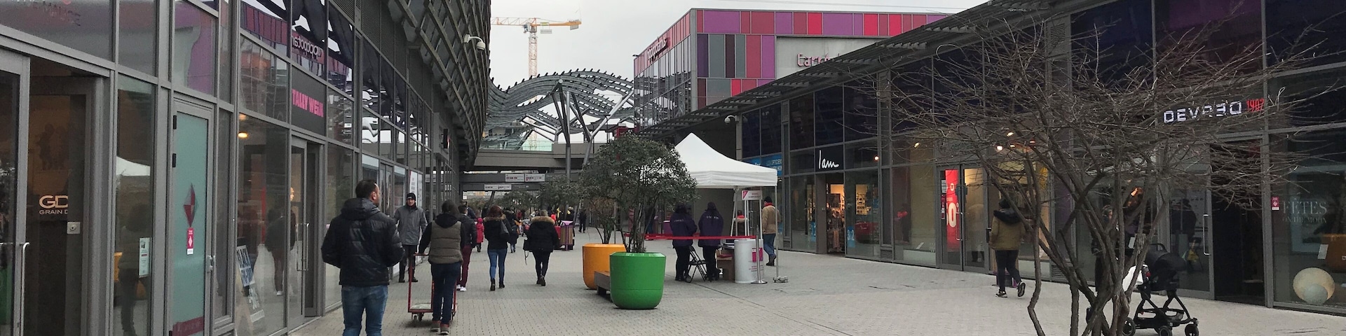 Centre commercial de La soie à Vaulx-en-Velin dans le Rhône en France.