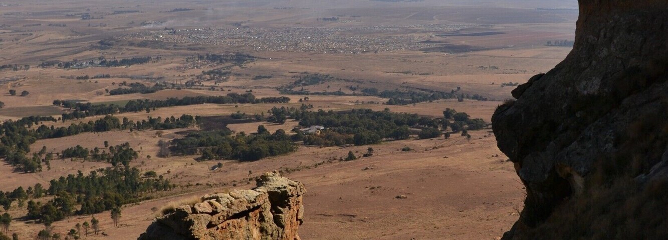 Halfway to the top of Platberg Mountain in Harrismith, South Africa, I stopped for a short time to take a photo. A Mad Max kind of landscape to gaze over.
See more photos and read my story about the climb/hike here: http://www.earthseeing.com/the-climbing-of-platberg-mountain/
#harrismith #platberg #southafrica #mountains #landscape #hiking