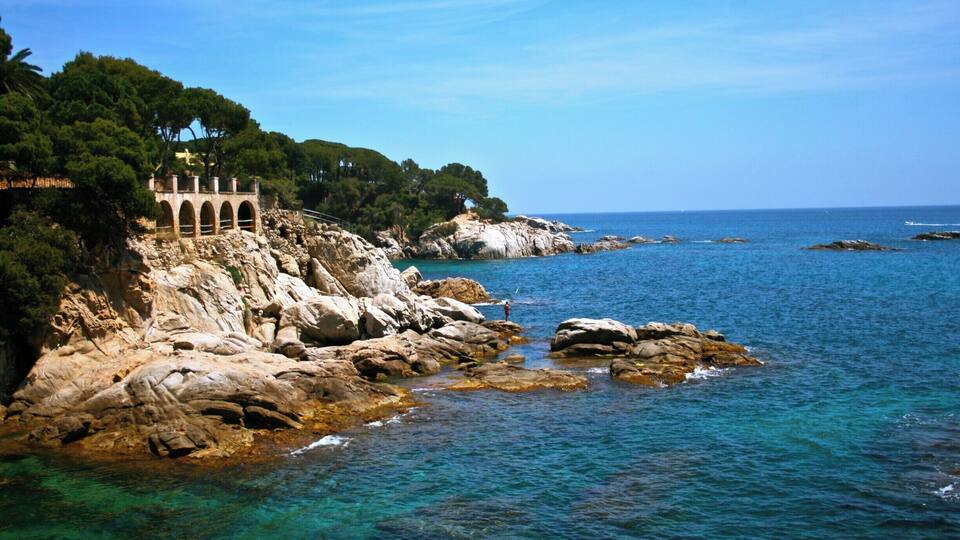 Climb the rocks!!! Explore off the sand, and take it all in.
Great mojitos right off the beach too! #blue