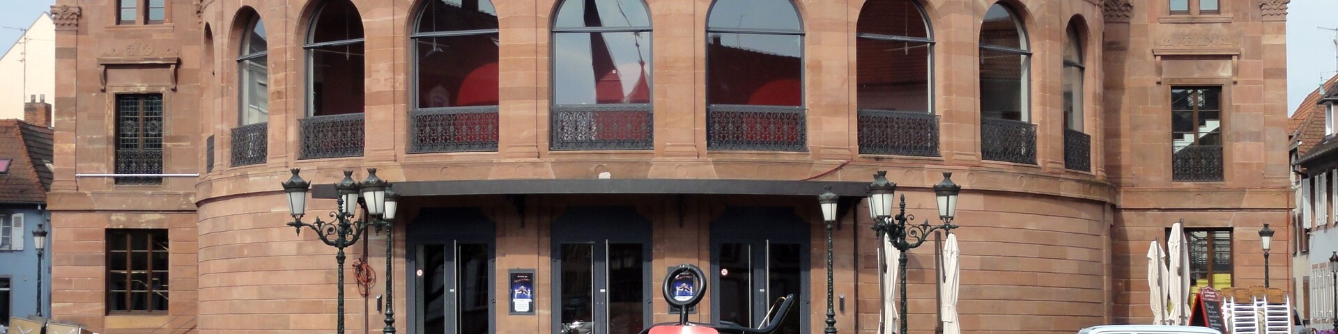 This building is inscrit au titre des Monuments Historiques. It is indexed in the Base Mérimée, a database of architectural heritage maintained by the French Ministry of Culture, under the references PA00135144 and IA00061934 .