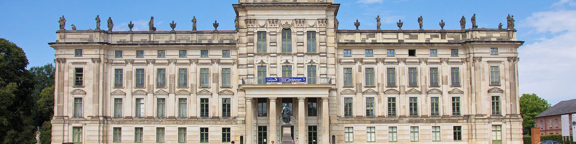 Das Baudenkmal Schloss Ludwigslust in Ludwigslust, Mecklenburg-Vorpommern, Deutschland wurde von 1772 bis 1776 errichtet