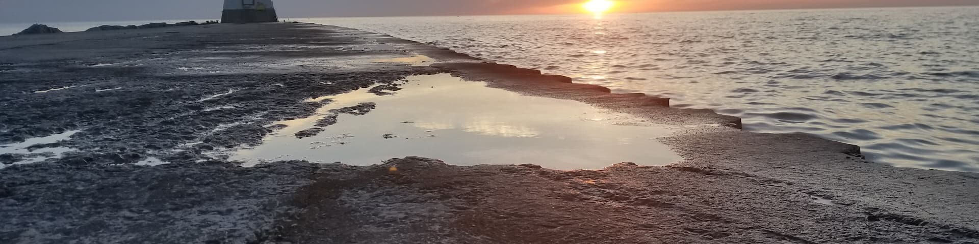 Scubby's point lighthouse in Southampton , Ontario. Located in Bruce county , is an epic place for lovers of sunset photos !