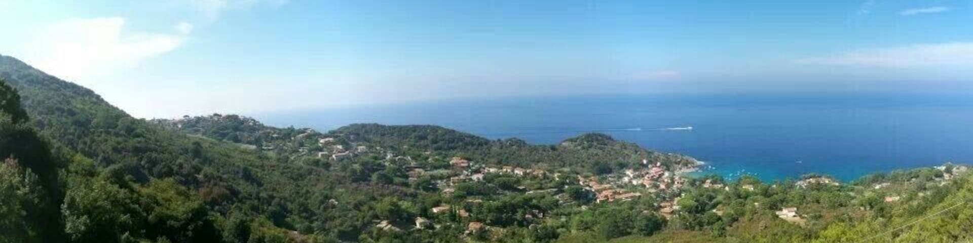 Brilliantly blue Mediterranean, clear skies, and small settlements along the route made for a fabulous weekend on Elba Island.