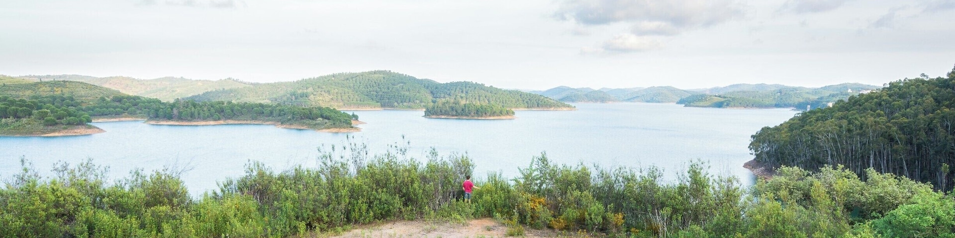 Very beautiful lake in Portugal, definitely worth a visit!
Discover the world
“Man cannot discover new oceans unless he has the courage to lose sight of the shore.” – Andre Gide #hiking