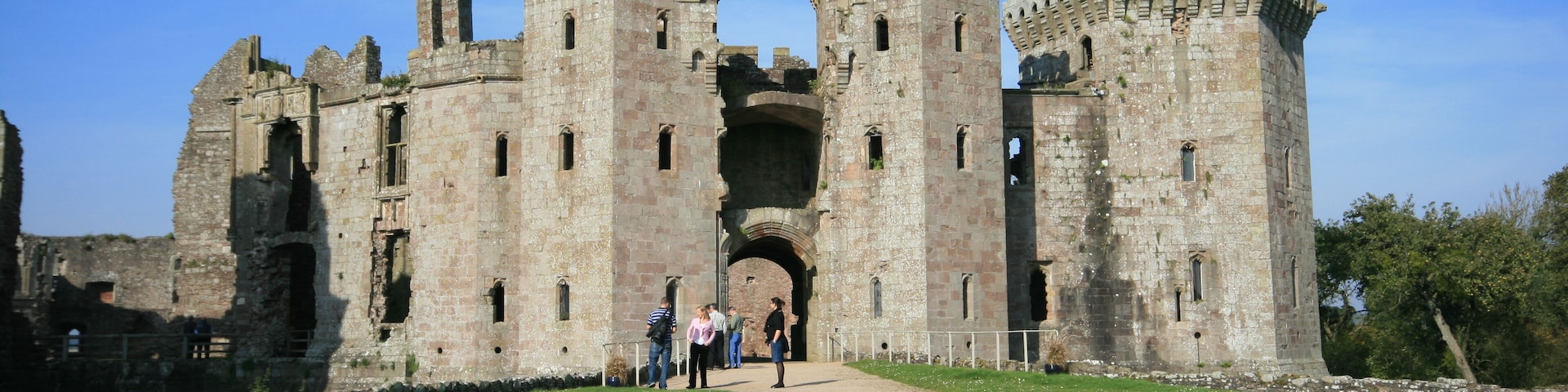 Raglan Castle (2)