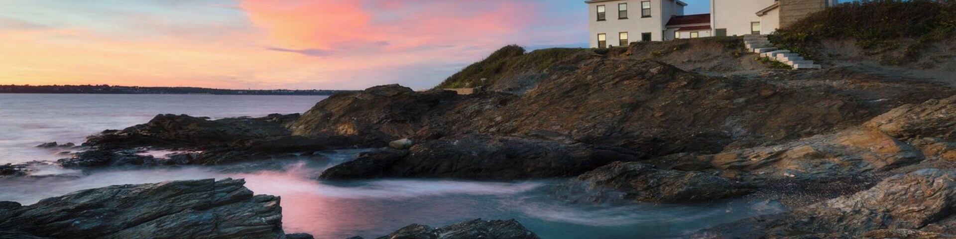 At the tip of Jamestown RI lies Beavertail Lighthouse and State Park. It's a great place to watch the sunset.