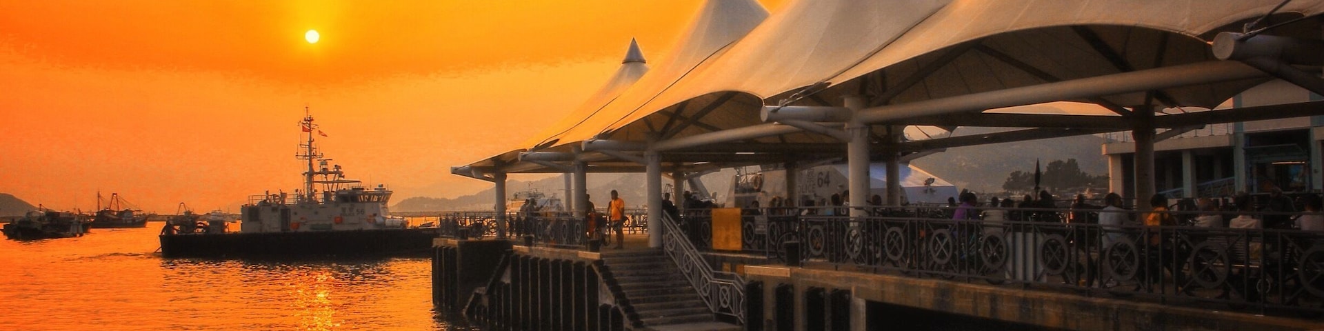 Just luck as we prepared to leave the island, and an amazing sunset on the river. Cheung Chau, Hong Kong 長洲 is a small island in Hong Kong and it is known as Dumbbell Island for it shape....
cattanblog.wordpress.com/2014/09/24/cheung-chau-hong-kong...
#river #nationalpark #hiking #travel #red #Hongkong #nature