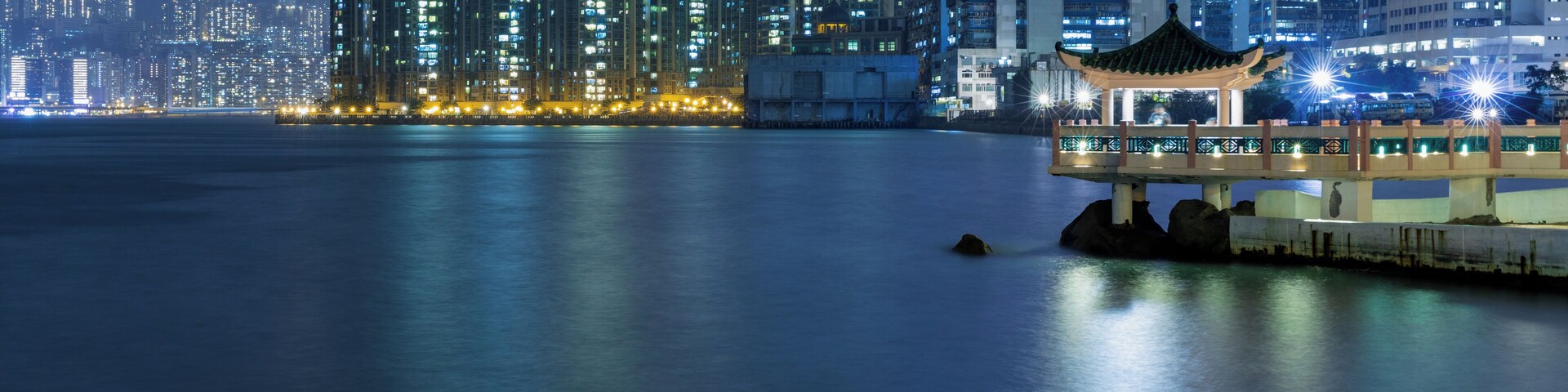 Shot from a quiet park, which gives a nice view of a Chinese pavilion with Hung Hom and Victoria Harbour in the background.
Very easy to get to on public transport, buses from all over HK very close by.
#hongkong #cityscape #victoriaharbour #BvsSquad