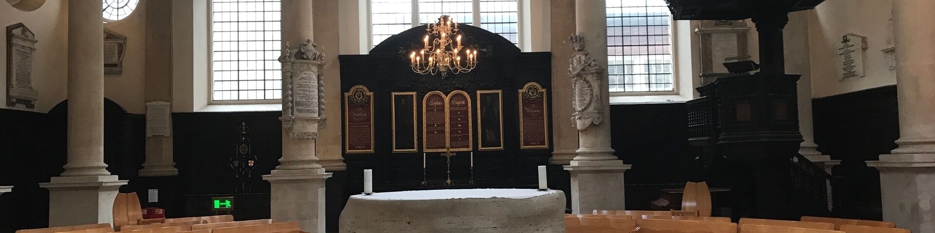 Altar
Artist: Henry Moore.
Date: 1972.
Material: Travertine marble.
Nearest station: Bank.
