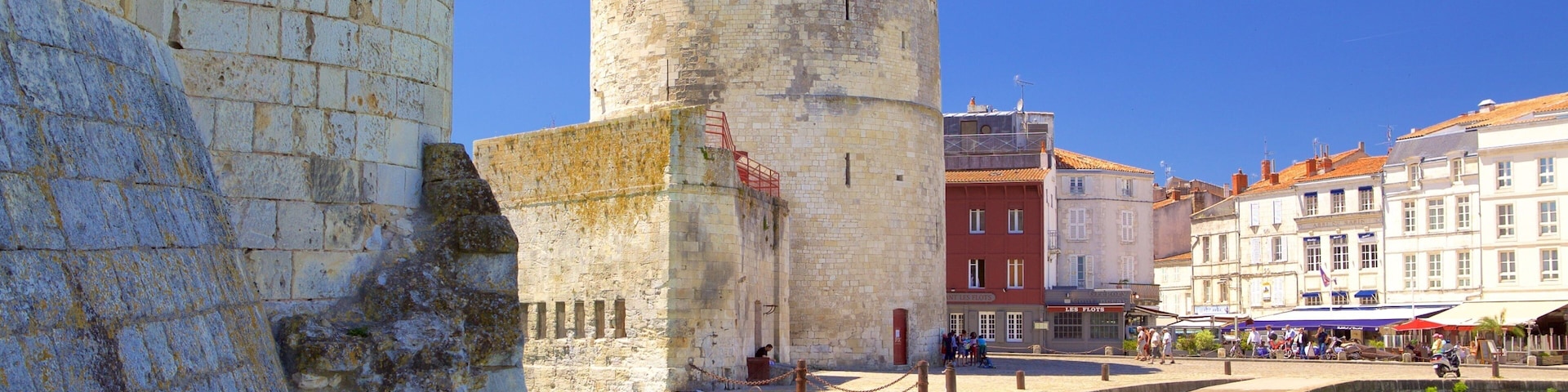 La Rochelle featuring heritage elements and a coastal town