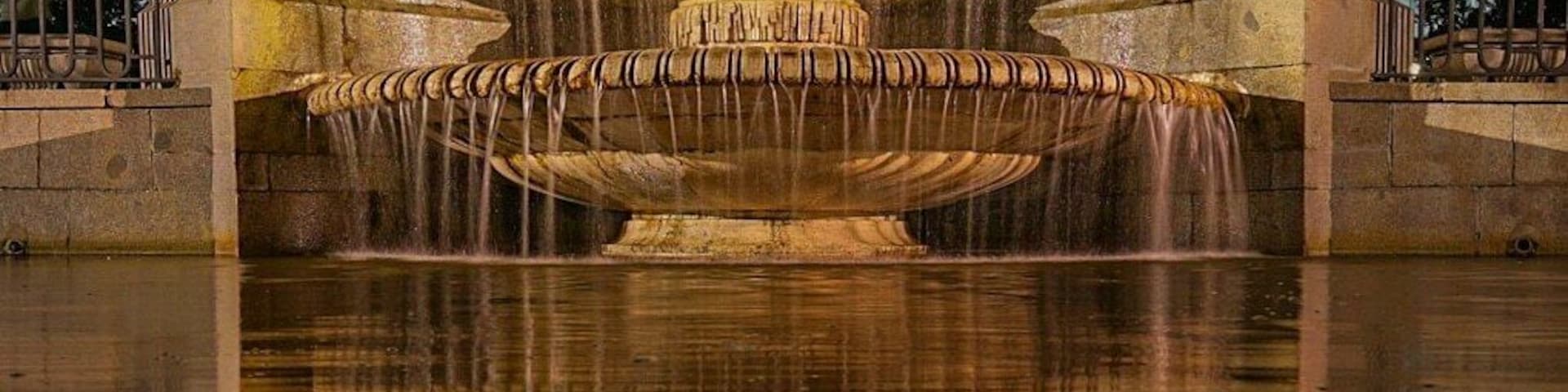 Fountain Reflexes
#swingpiano #ontheroad #architecture #longexposure #photography #fountain #night #nightphotography #reflex #water