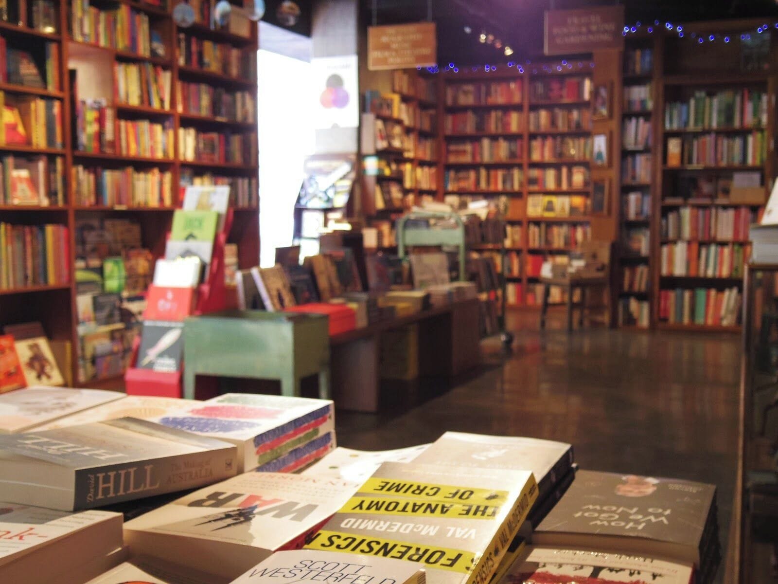 I was absolutely smitten when I discovered Embiggen Books,  now my favorite bookstore in Melbourne.
They have a fabulous selection of books with an emphasis on science and art. They also had a corner with local Australian authors, which was what I was looking for. Definitely stop by of you're looking to browse for a book!
*Located on Little Lonsdale Street, next to the State Library of Victoria.