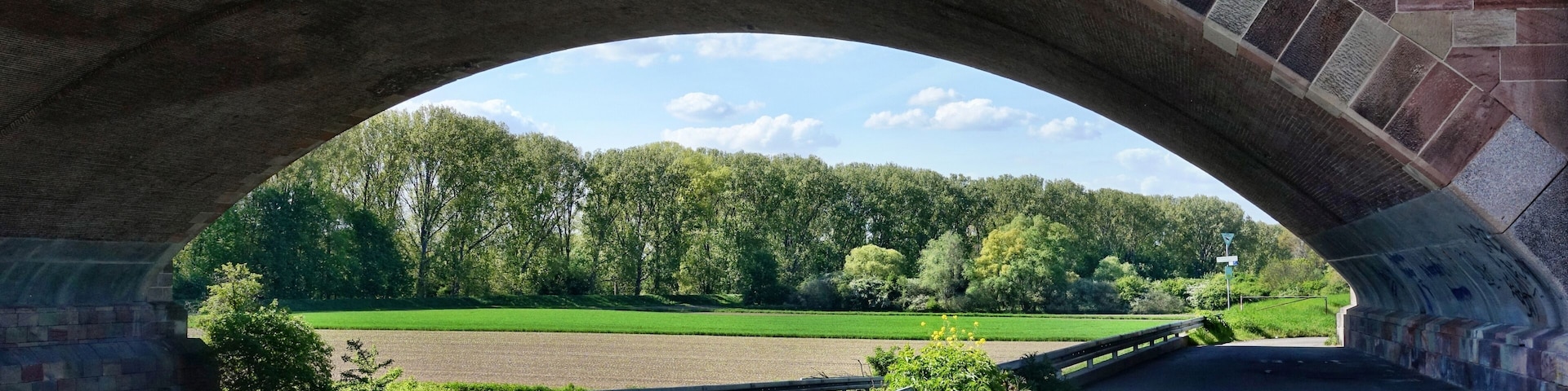 Theodor-Heuss-Bridge, German federal motorway "Autobahn 6" over the Rhine near Mannheim/Ludwigshafen/Frankenthal, view through the Eastern arch to the nature reserve Ballauf-Wilhelmswörth